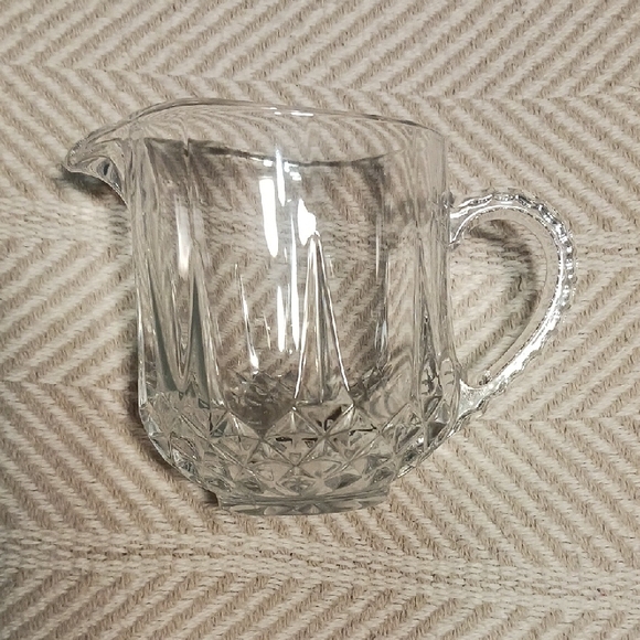 The Unbranded Brand | Dining | Elegant Clear Glass Pitcher | Poshmark